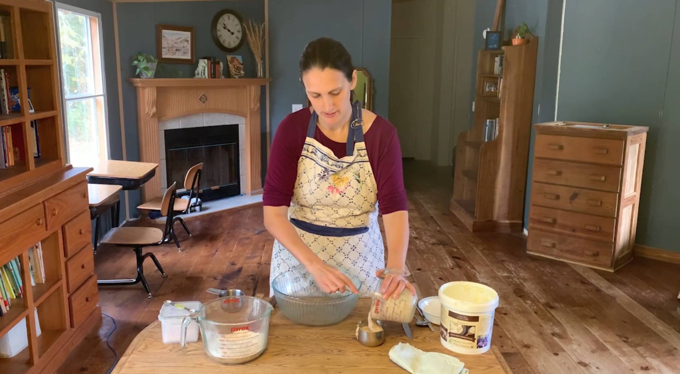 Making Simple Sourdough Crackers – Videos – Mother Earth News